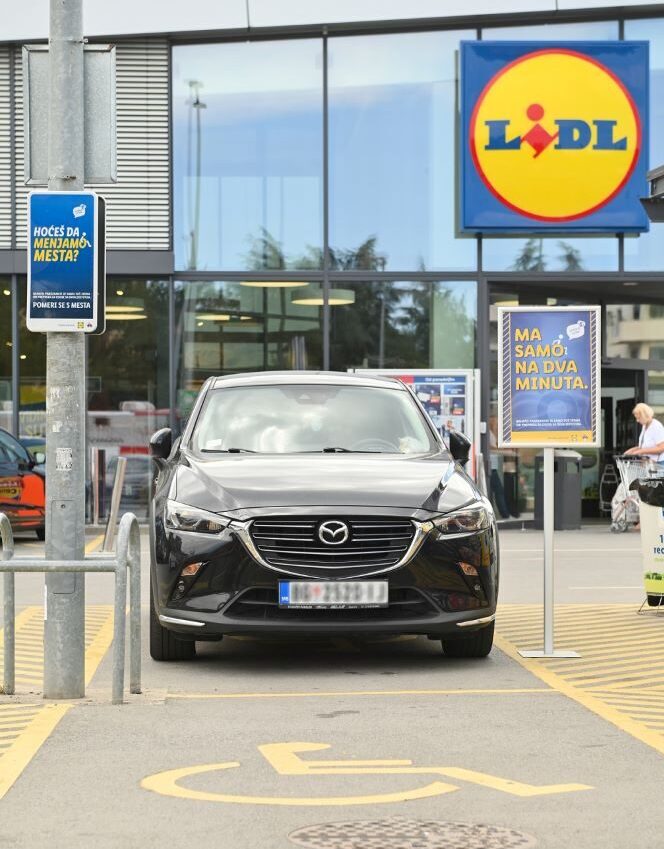 Uspomena sa Lidl parkinga za početak kampanje „Hoćeš da menjamo mesta ...